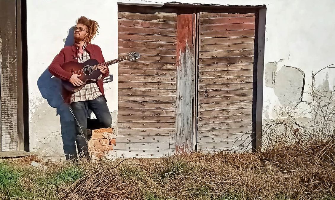 La storia di Esma, il musicista che ha lasciato la città per vivere e ...