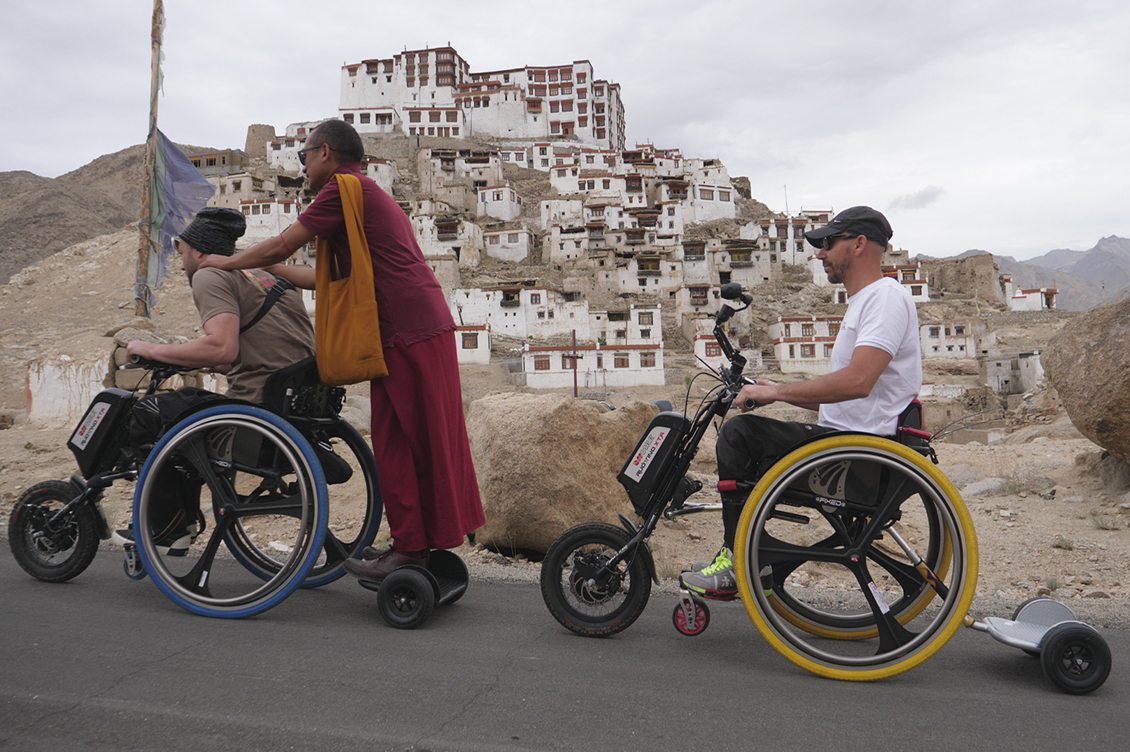 Viaggi in Carrozza: il mondo girato da Luca e Danilo in handbike e ...