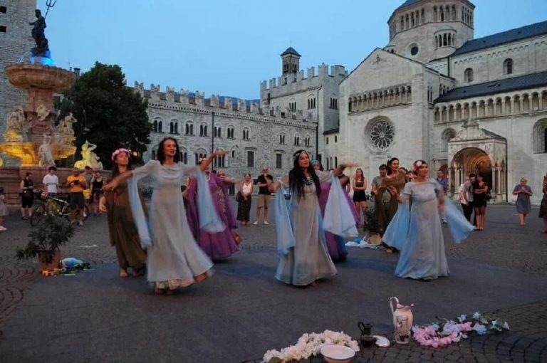 Le Anguane, le "sentinelle delle acque" che con la loro arte avvicinano ...