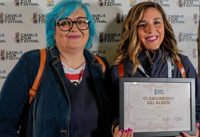 Elisabetta e il suo teatro in scatola, una storia di restanza | Italia ...