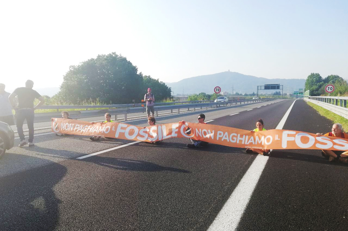 Ultima Generazione blocca il traffico: “Stiamo condannando i nostri ...