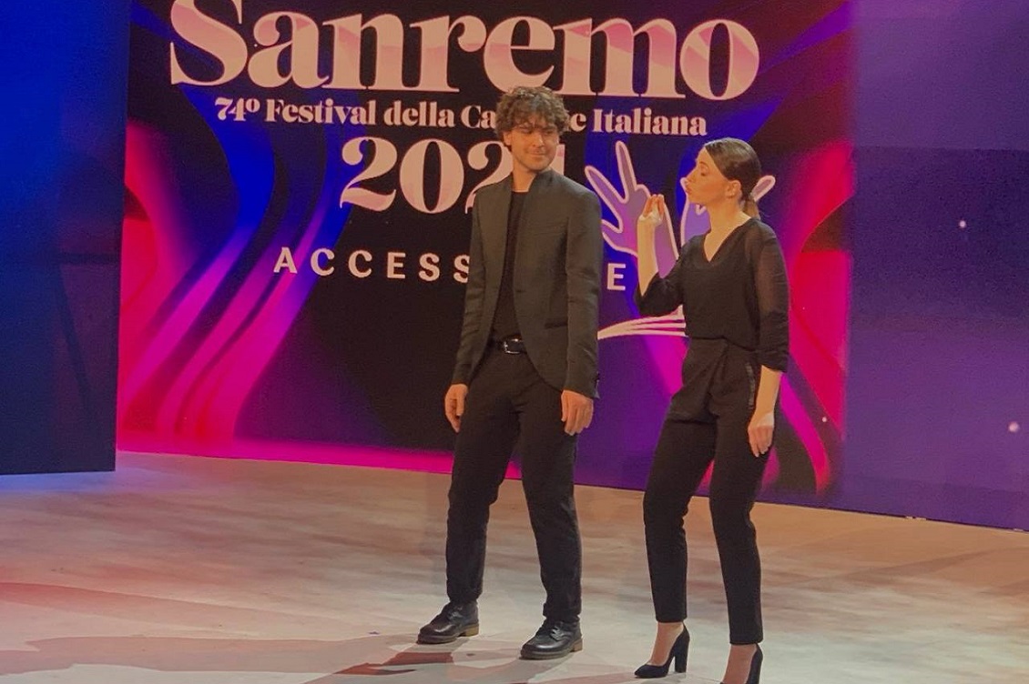 Canzoni in LIS: ecco come le persone sorde possono "ascoltare" la ...