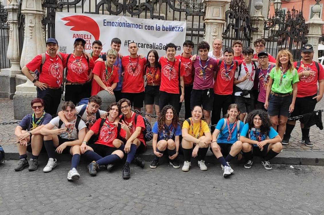 Gli Angeli del Bello, i volontari che puliscono strade e monumenti per ...