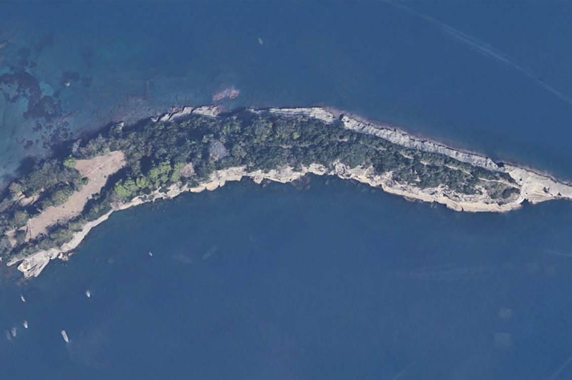 In vendita l'Isolotto di Punta Pennata, gioiello del Golfo di Napoli ...